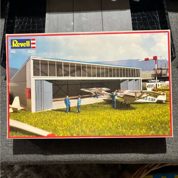 revell | Toys | Vintage Revell Ho Scale Model Kit 28 Airport Hangar ...